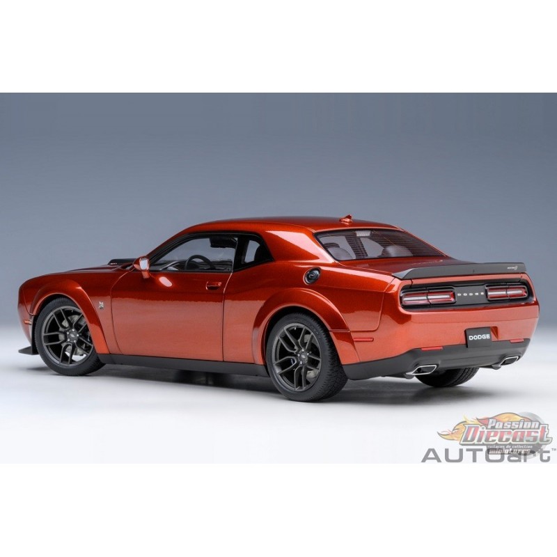 DODGE CHALLENGER R/T SCAT PACK WIDEBODY 2022 (SINAMON STICK) - Autoart ...