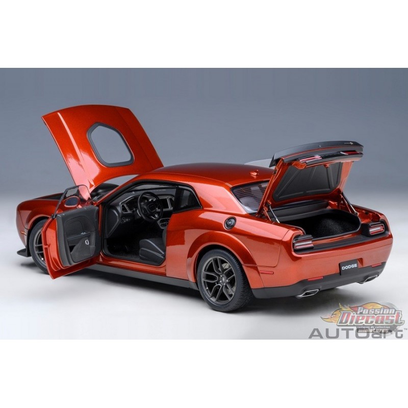 DODGE CHALLENGER R/T SCAT PACK WIDEBODY 2022 (SINAMON STICK) - Autoart ...